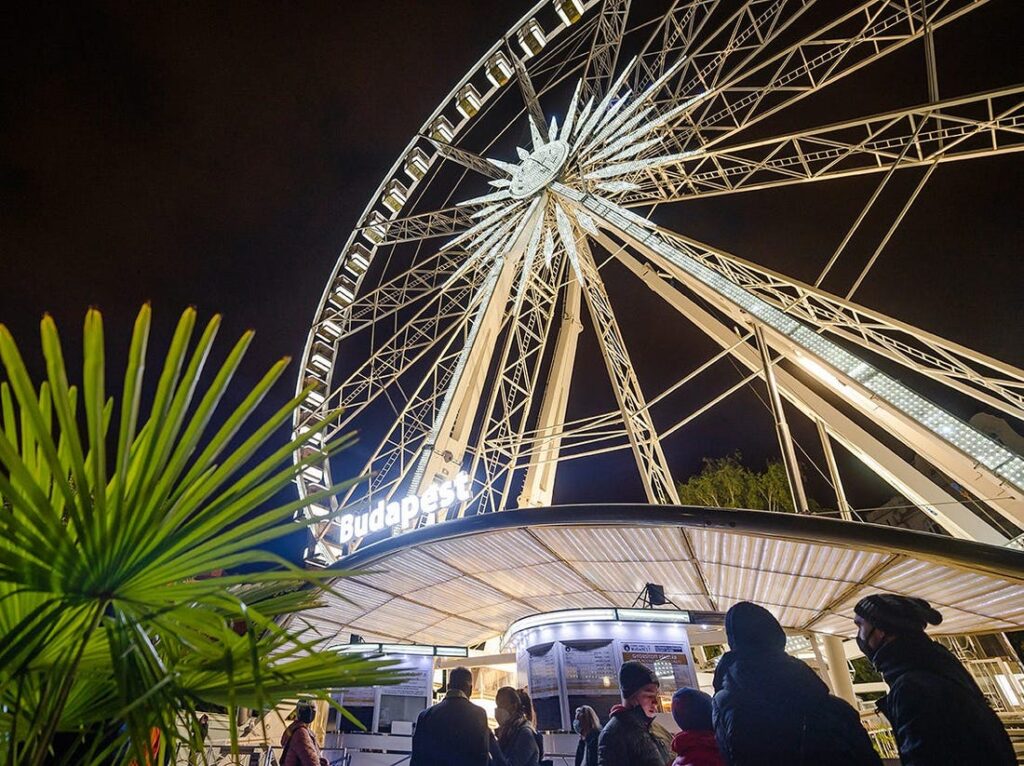 Budapest Ferris Wheel Transformed Into a Restaurant - TUC